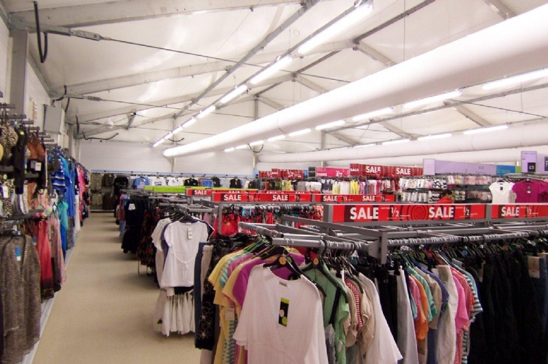 Temporary Clothing Store for Global Retailer - HTS TENTIQ